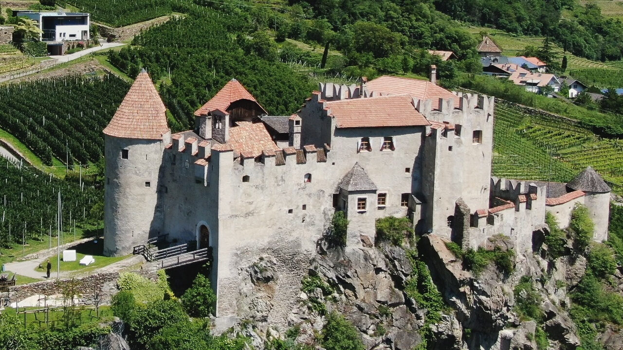 storie di castelli: Il castello di Castelbello - Peer.tv