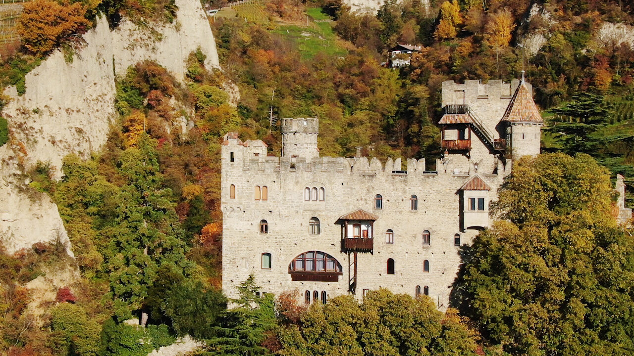 Schlossgeschichten: Die Brunnenburg - Peer.tv