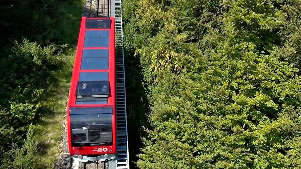 The Mendola funicular railway - Peer.tv