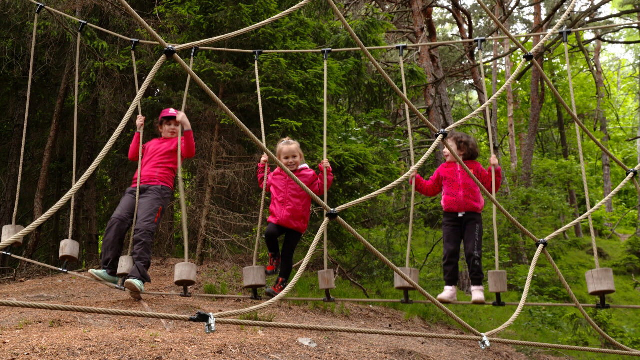 The Magic Path in Rifiano - Peer.tv