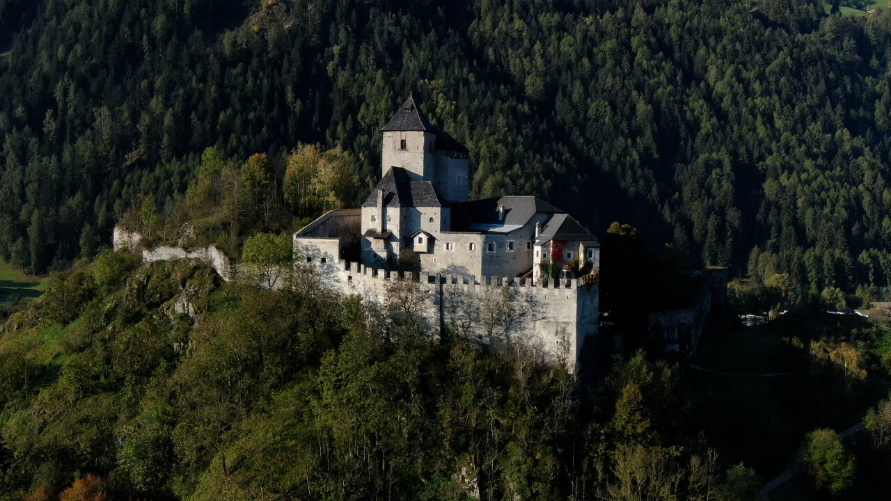 storie di castelli: Castel Tasso - Peer.tv