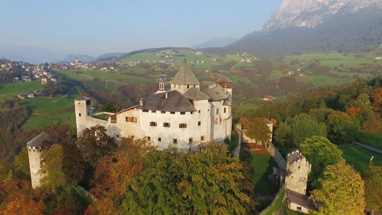 Castel Presule as seen from above - Peer.tv