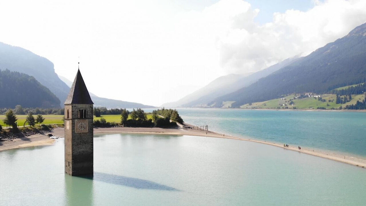 Il lago di Resia dall'alto - Peer.tv