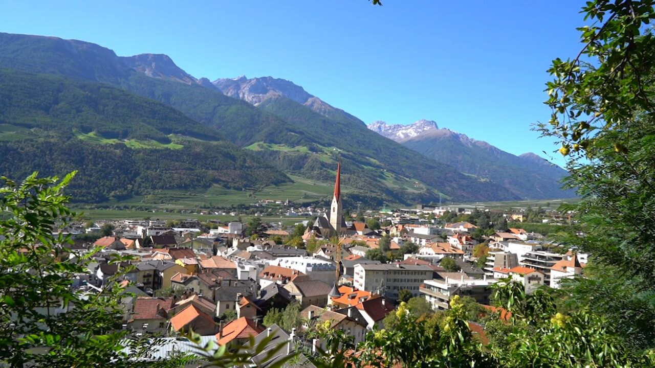 discovering places: Discovering Silandro - Peer.tv