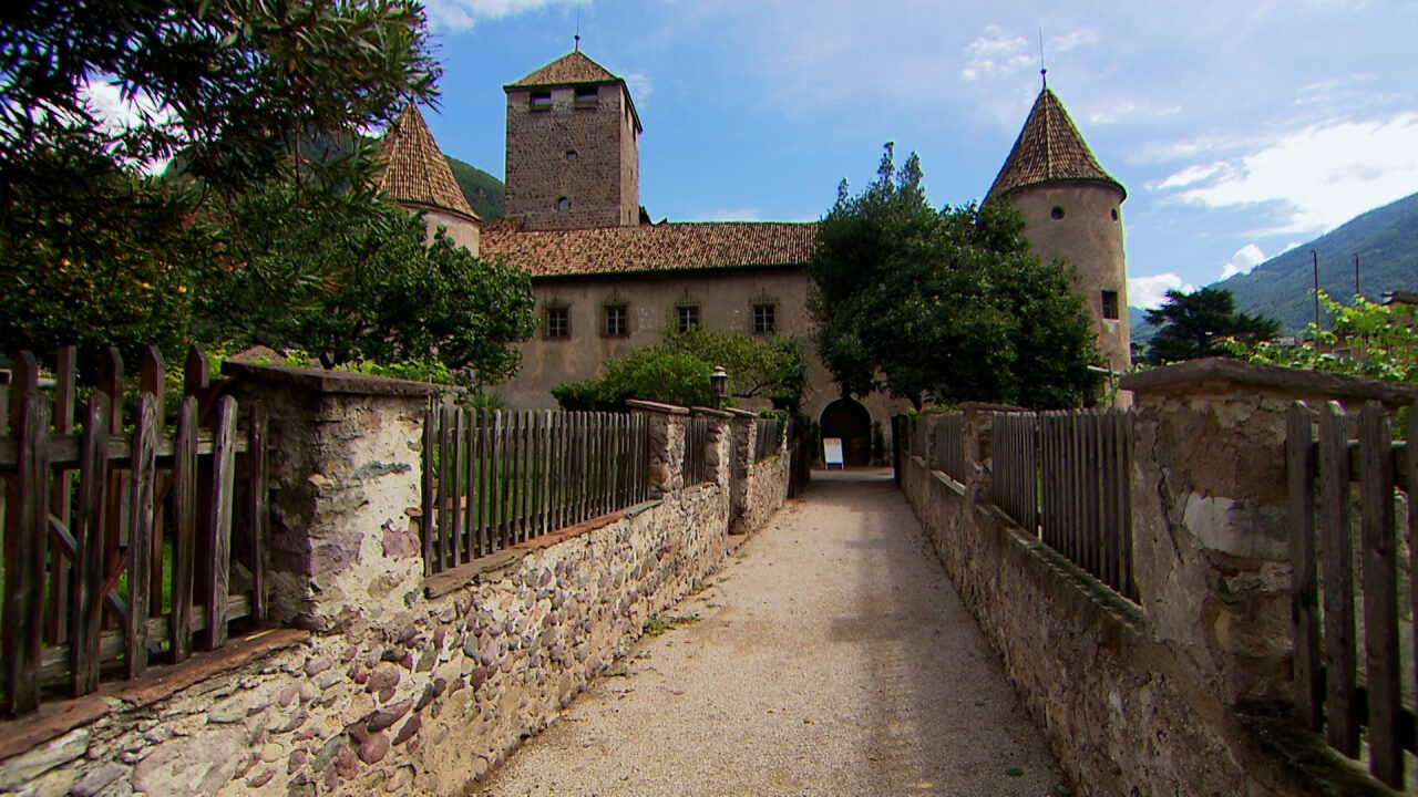 storie di castelli: Castel Mareccio - Peer.tv